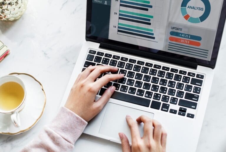 Manual vs. Digital Data Entry: Which One is Better? - eendigo